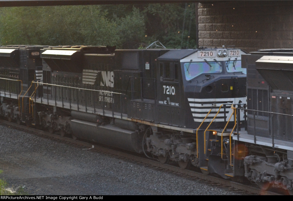 NORFOLK SOUTHERN SD80MAC 7210